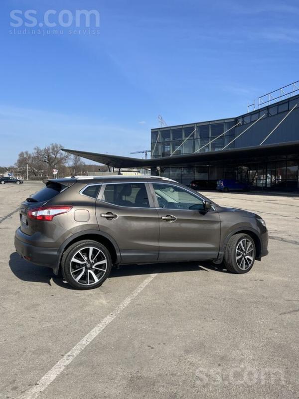 Brown Nissan Qashqai 2015 in Riga, with an engine capacity of 1.60 L and mileage of 0 thousand km for 11850 €, photo 2 on AUTOMOTO.COM.LV