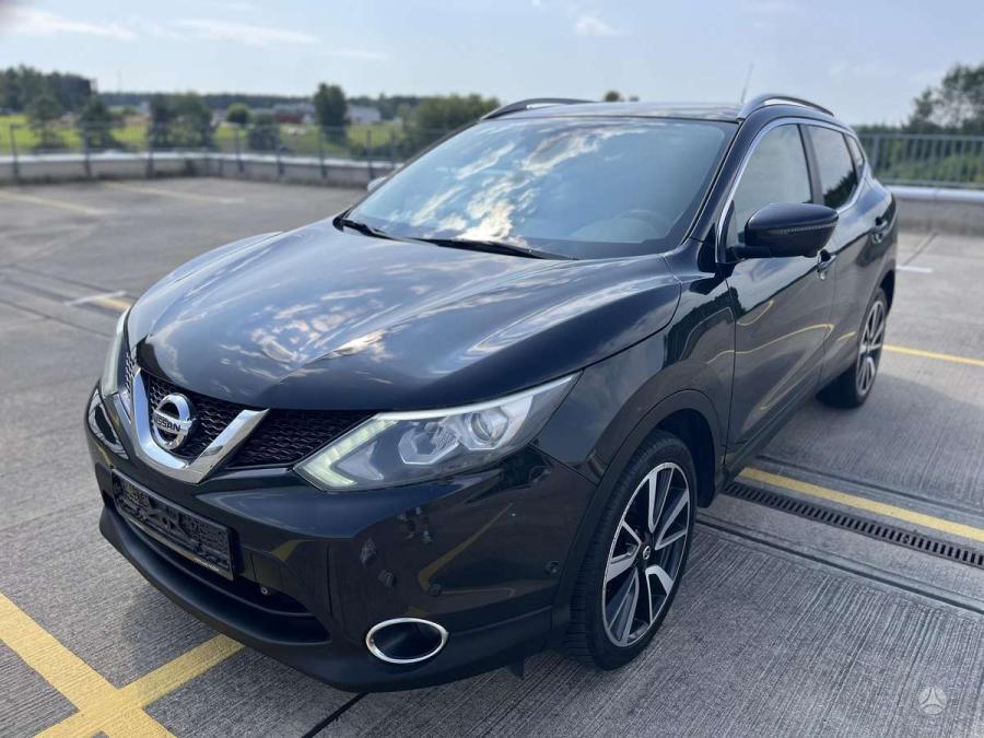 Brown Nissan Qashqai 2015 in Vilnius, with an engine capacity of 1.60 L and mileage of 153 thousand km for 8999 €, photo 4 on AUTOMOTO.COM.LV