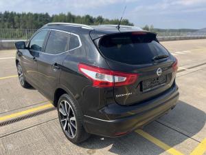 Brown Nissan Qashqai 2015 in Vilnius, with an engine capacity of 1.60 L and mileage of 153 thousand km for 8999 €, photo 5 on AUTOMOTO.COM.LV