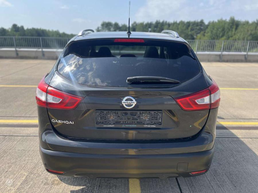 Brown Nissan Qashqai 2015 in Vilnius, with an engine capacity of 1.60 L and mileage of 153 thousand km for 8999 €, photo 6 on AUTOMOTO.COM.LV