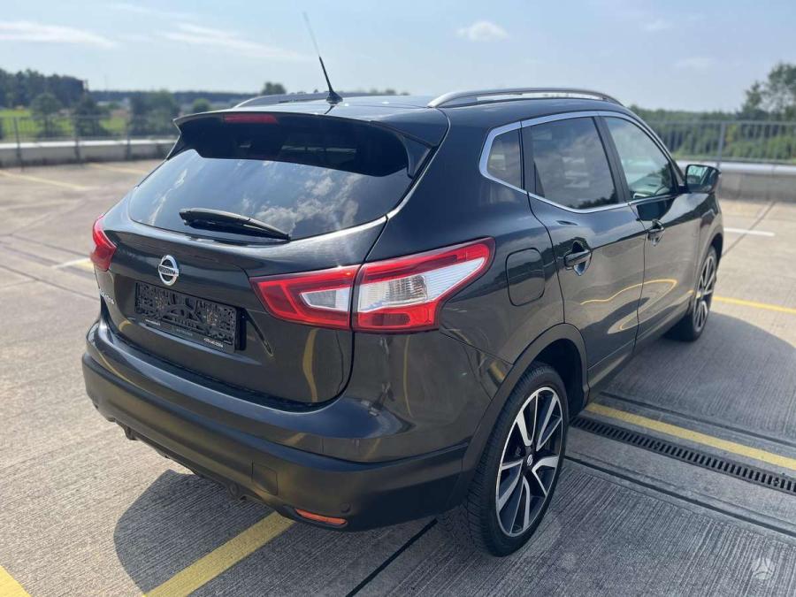 Brown Nissan Qashqai 2015 in Vilnius, with an engine capacity of 1.60 L and mileage of 153 thousand km for 8999 €, photo 7 on AUTOMOTO.COM.LV