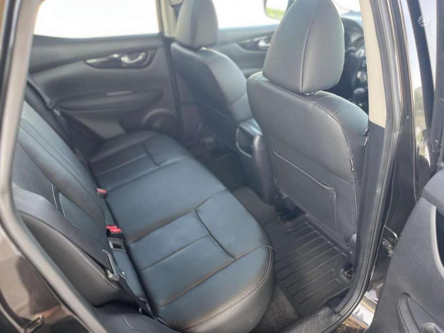 Brown Nissan Qashqai 2015 in Vilnius, with an engine capacity of 1.60 L and mileage of 153 thousand km for 8999 €, photo 12 on AUTOMOTO.COM.LV