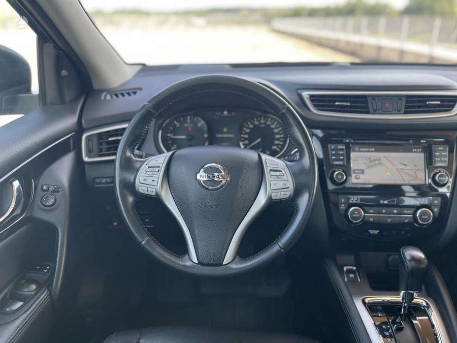 Brown Nissan Qashqai 2015 in Vilnius, with an engine capacity of 1.60 L and mileage of 153 thousand km for 8999 €, photo 14 on AUTOMOTO.COM.LV