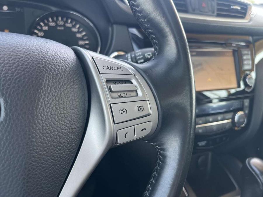 Brown Nissan Qashqai 2015 in Vilnius, with an engine capacity of 1.60 L and mileage of 153 thousand km for 8999 €, photo 21 on AUTOMOTO.COM.LV