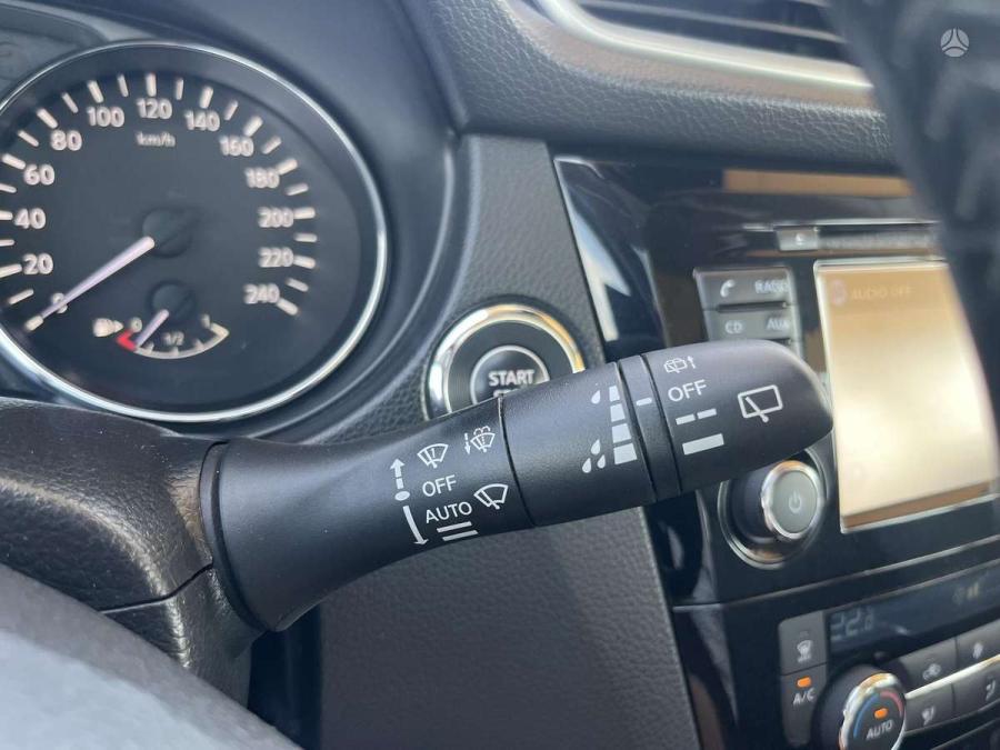Brown Nissan Qashqai 2015 in Vilnius, with an engine capacity of 1.60 L and mileage of 153 thousand km for 8999 €, photo 24 on AUTOMOTO.COM.LV