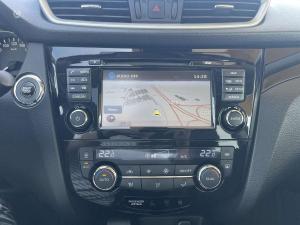 Brown Nissan Qashqai 2015 in Vilnius, with an engine capacity of 1.60 L and mileage of 153 thousand km for 8999 €, photo 26 on AUTOMOTO.COM.LV