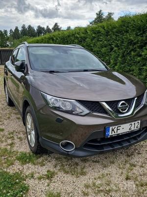 Brown Nissan Qashqai 2015 in Riga, with an engine capacity of 1.50 L and mileage of 113 thousand km for 9250 €, photo 3 on AUTOMOTO.COM.LV