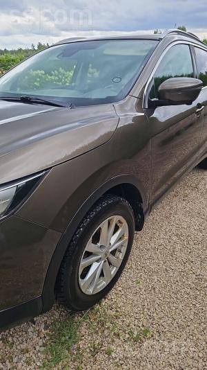 Brown Nissan Qashqai 2015 in Riga, with an engine capacity of 1.50 L and mileage of 113 thousand km for 9250 €, photo 4 on AUTOMOTO.COM.LV