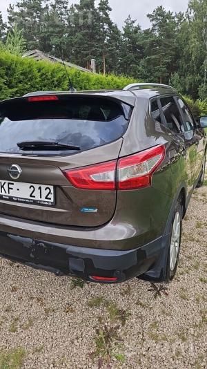 Brown Nissan Qashqai 2015 in Riga, with an engine capacity of 1.50 L and mileage of 113 thousand km for 9250 €, photo 7 on AUTOMOTO.COM.LV