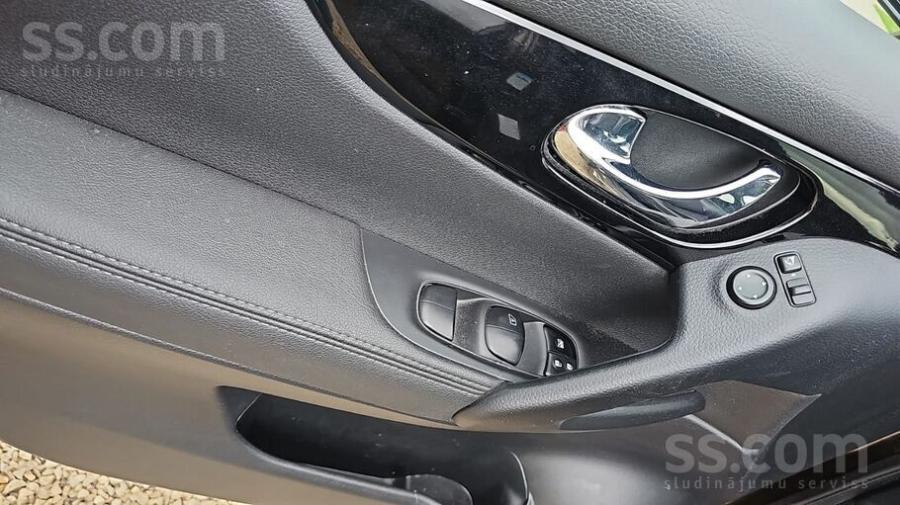 Brown Nissan Qashqai 2015 in Riga, with an engine capacity of 1.50 L and mileage of 113 thousand km for 9250 €, photo 10 on AUTOMOTO.COM.LV