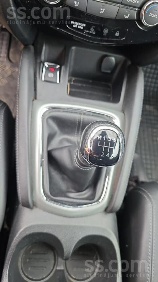 Brown Nissan Qashqai 2015 in Riga, with an engine capacity of 1.50 L and mileage of 113 thousand km for 9250 €, photo 10 on AUTOMOTO.COM.LV