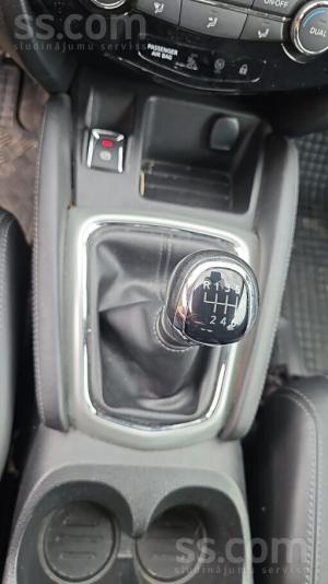 Brown Nissan Qashqai 2015 in Riga, with an engine capacity of 1.50 L and mileage of 113 thousand km for 9250 €, photo 11 on AUTOMOTO.COM.LV