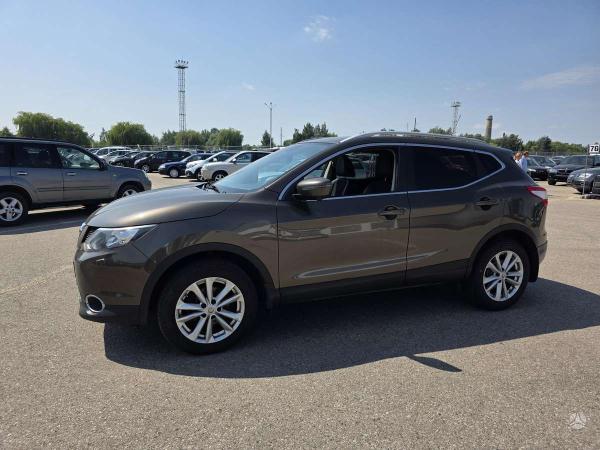 Brown Nissan Qashqai 2015 in Marijampole, with an engine capacity of 1.46 L and mileage of 149 thousand km for 8400 €, photo 2 on AUTOMOTO.COM.LV