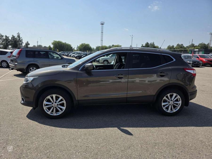 Brown Nissan Qashqai 2015 in Marijampole, with an engine capacity of 1.46 L and mileage of 149 thousand km for 8400 €, photo 4 on AUTOMOTO.COM.LV