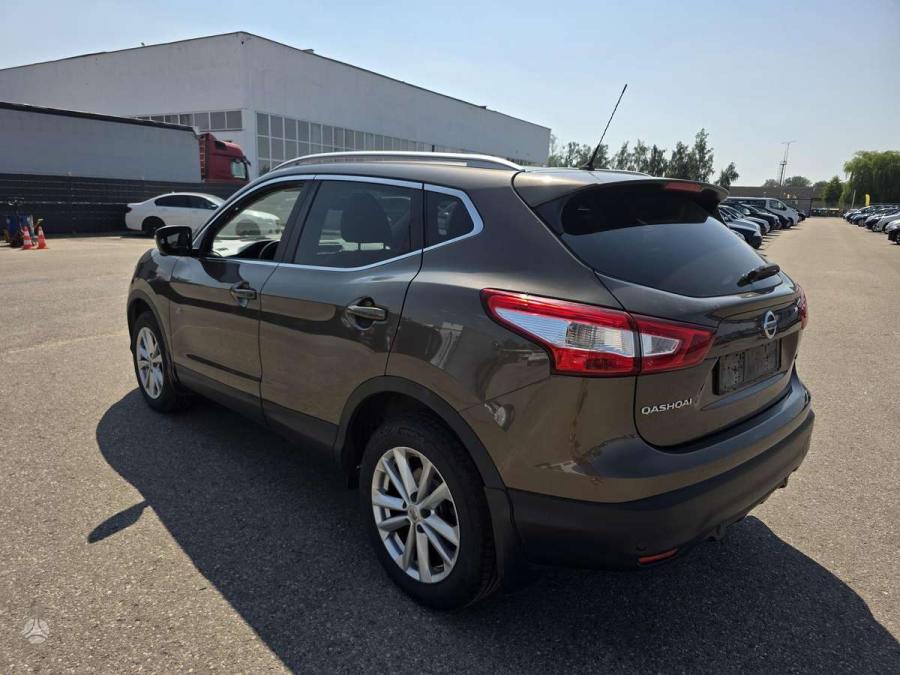 Brown Nissan Qashqai 2015 in Marijampole, with an engine capacity of 1.46 L and mileage of 149 thousand km for 8400 €, photo 7 on AUTOMOTO.COM.LV