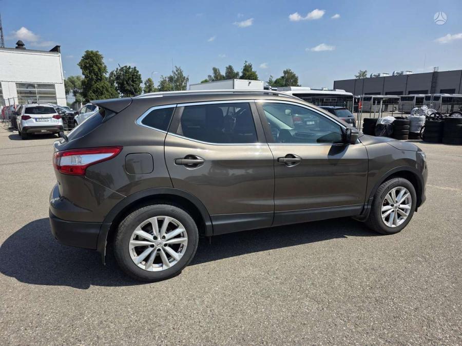 Brown Nissan Qashqai 2015 in Marijampole, with an engine capacity of 1.46 L and mileage of 149 thousand km for 8400 €, photo 13 on AUTOMOTO.COM.LV