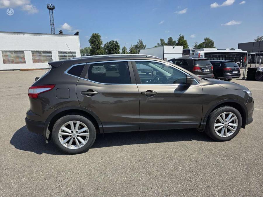 Brown Nissan Qashqai 2015 in Marijampole, with an engine capacity of 1.46 L and mileage of 149 thousand km for 8400 €, photo 14 on AUTOMOTO.COM.LV