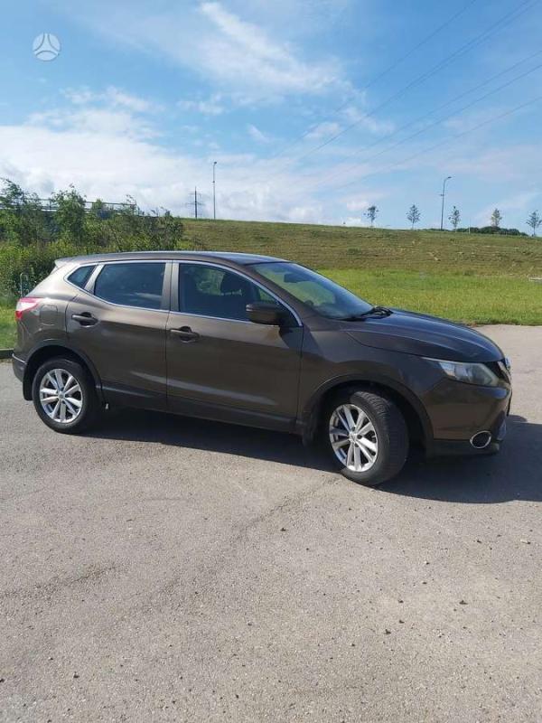 Brown Nissan Qashqai 2015 in Vilnius, with an engine capacity of 1.60 L and mileage of 273 thousand km for 7500 €, photo 3 on AUTOMOTO.COM.LV