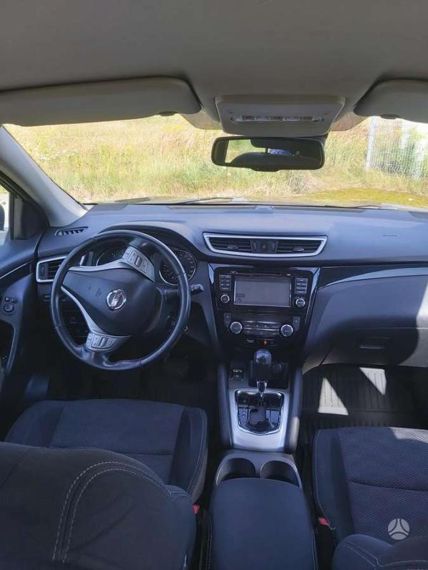 Brown Nissan Qashqai 2015 in Vilnius, with an engine capacity of 1.60 L and mileage of 273 thousand km for 7500 €, photo 4 on AUTOMOTO.COM.LV