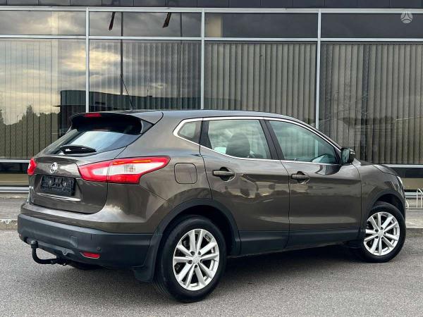 Brown Nissan Qashqai 2015 in Panevezys, with an engine capacity of 1.20 L and mileage of 208 thousand km for 7350 €, photo 3 on AUTOMOTO.COM.LV