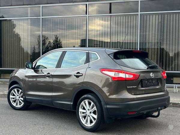 Brown Nissan Qashqai 2015 in Panevezys, with an engine capacity of 1.20 L and mileage of 208 thousand km for 7350 €, photo 4 on AUTOMOTO.COM.LV