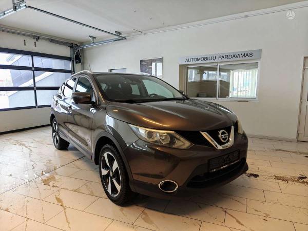 Brown Nissan Qashqai 2016 in Siauliai, with an engine capacity of 1.60 L and mileage of 160 thousand km for 9400 €, photo 1 on AUTOMOTO.COM.LV