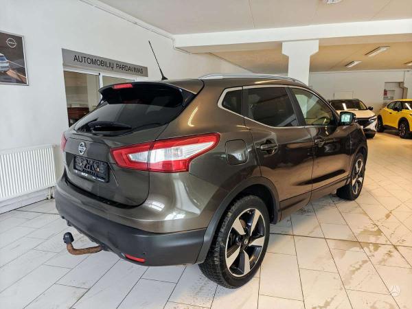 Brown Nissan Qashqai 2016 in Siauliai, with an engine capacity of 1.60 L and mileage of 160 thousand km for 9400 €, photo 4 on AUTOMOTO.COM.LV