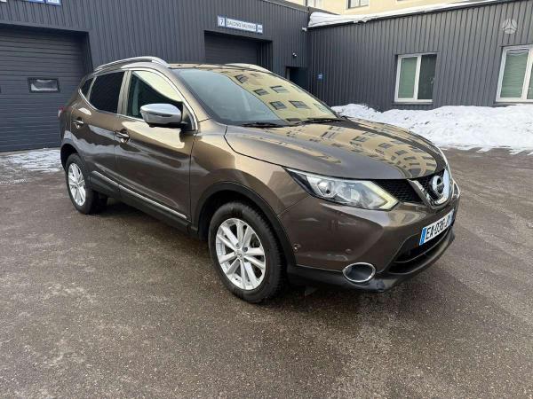 Brown Nissan Qashqai 2016 in Vilnius, with an engine capacity of 1.20 L and mileage of 135 thousand km for 7900 €, photo 1 on AUTOMOTO.COM.LV
