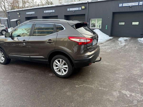Brown Nissan Qashqai 2016 in Vilnius, with an engine capacity of 1.20 L and mileage of 135 thousand km for 7900 €, photo 3 on AUTOMOTO.COM.LV
