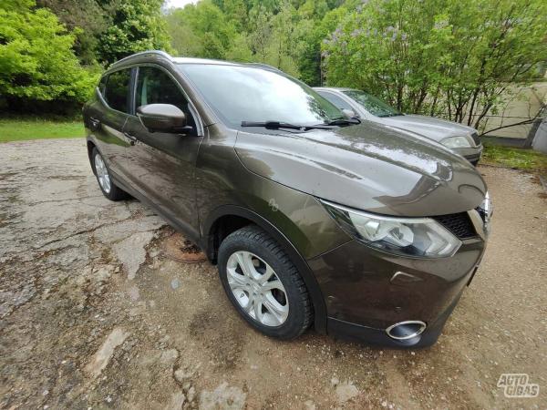 Brown Nissan Qashqai 2016 in Vilnius, with an engine capacity of 1.60 L and mileage of 268 thousand km for 9400 €, photo 3 on AUTOMOTO.COM.LV