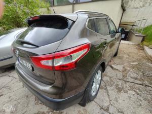 Brown Nissan Qashqai 2016 in Vilnius, with an engine capacity of 1.60 L and mileage of 268 thousand km for 9400 €, photo 5 on AUTOMOTO.COM.LV
