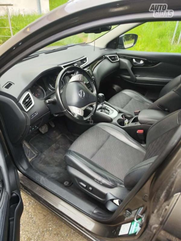 Brown Nissan Qashqai 2016 in Vilnius, with an engine capacity of 1.60 L and mileage of 268 thousand km for 9400 €, photo 5 on AUTOMOTO.COM.LV