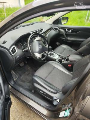Brown Nissan Qashqai 2016 in Vilnius, with an engine capacity of 1.60 L and mileage of 268 thousand km for 9400 €, photo 6 on AUTOMOTO.COM.LV