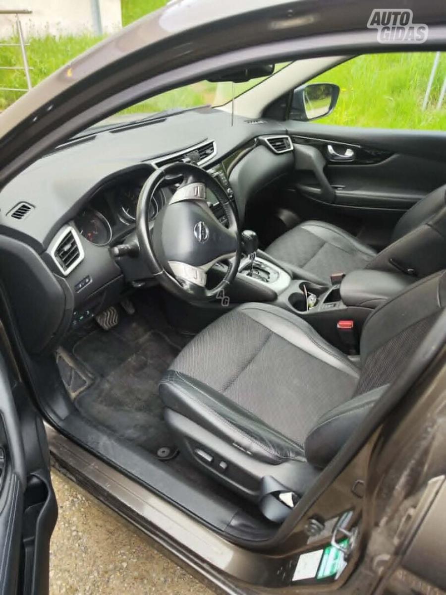 Brown Nissan Qashqai 2016 in Vilnius, with an engine capacity of 1.60 L and mileage of 268 thousand km for 9400 €, photo 6 on AUTOMOTO.COM.LV