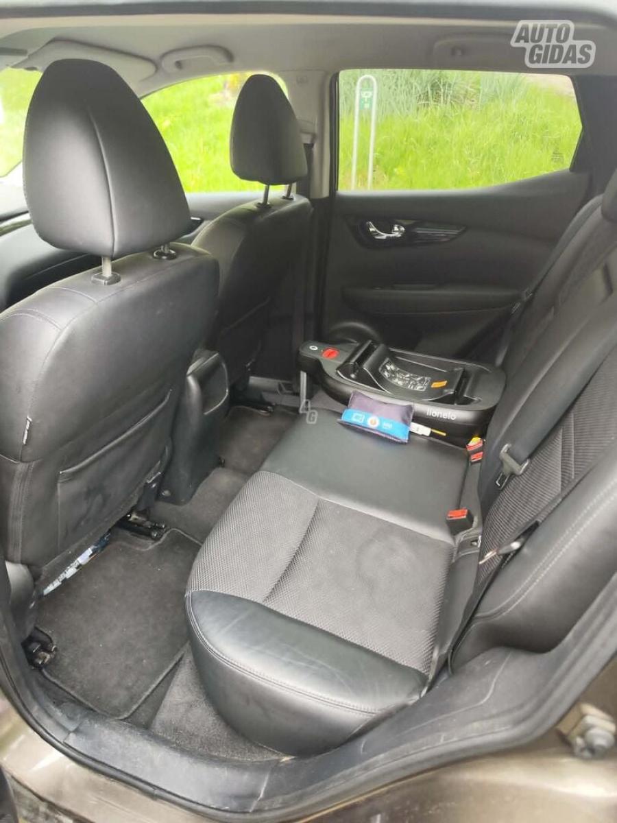 Brown Nissan Qashqai 2016 in Vilnius, with an engine capacity of 1.60 L and mileage of 268 thousand km for 9400 €, photo 7 on AUTOMOTO.COM.LV