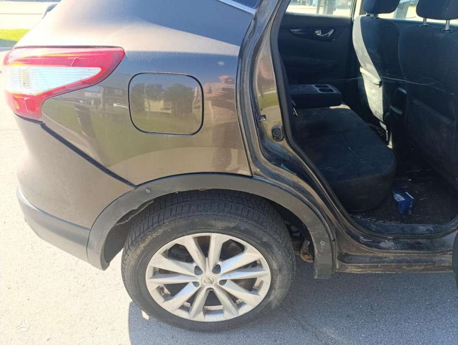 Brūns Nissan Qashqai 2016 Panevēža, ar dzinēja tilpumu 1.60 L un nobraukumu 231 tūkst. km par 3500 €, foto 9 vietnē AUTOMOTO.COM.LV