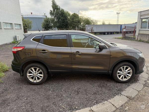Brown Nissan Qashqai 2016 in Vilnius, with an engine capacity of 1.20 L and mileage of 125 thousand km for 8450 €, photo 3 on AUTOMOTO.COM.LV