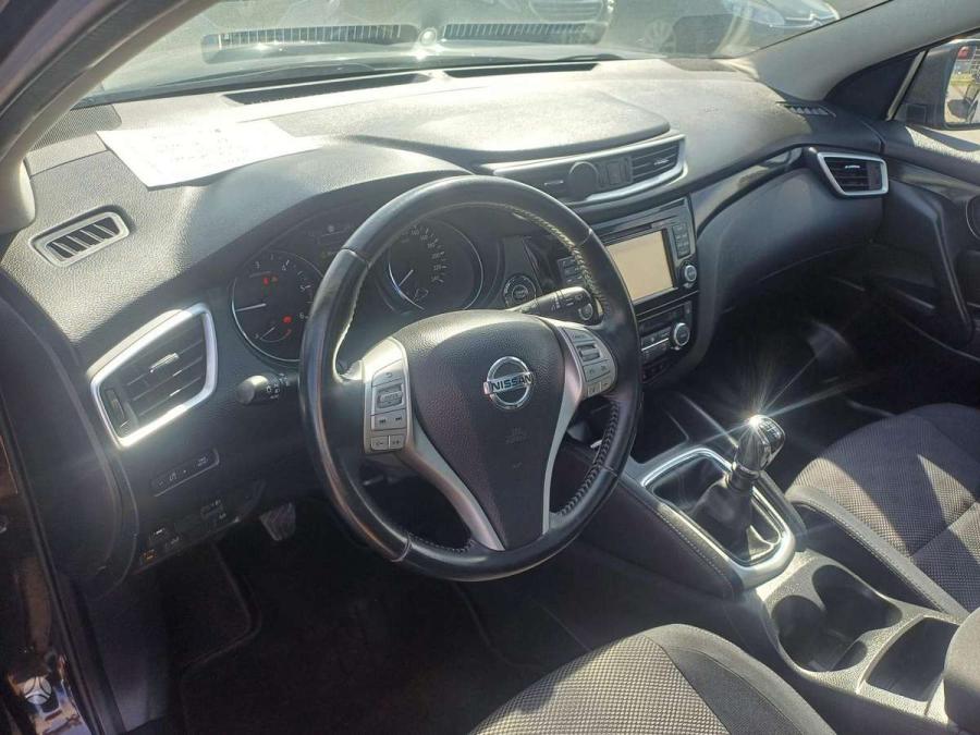 Brown Nissan Qashqai 2016 in Taurage, with an engine capacity of 1.60 L and mileage of 168 thousand km for 7300 €, photo 6 on AUTOMOTO.COM.LV