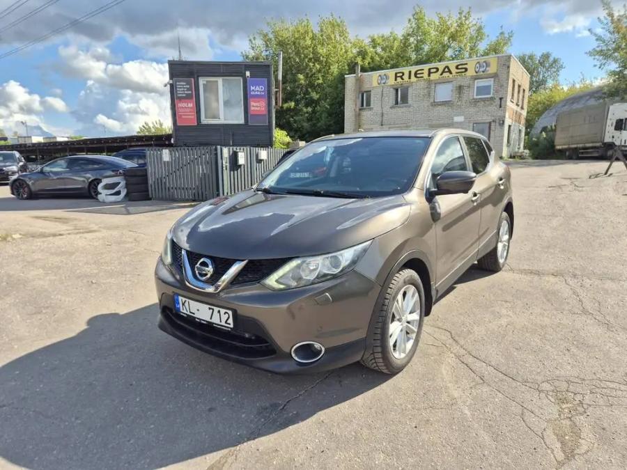 Brown Nissan Qashqai 2016 in Riga, with an engine capacity of 1.20 L and mileage of 151 thousand km for 8990 €, photo 1 on AUTOMOTO.COM.LV
