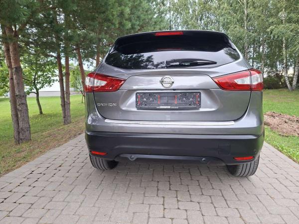 Nissan Qashqai 2016 in Utena on AUTOMOTO.COM.LV Brown Nissan Qashqai 2016 in Utena, with an engine capacity of 1.60 L and mileage of 232 thousand km for 7300 β¬, photo 3 on AUTOMOTO.COM.LV
