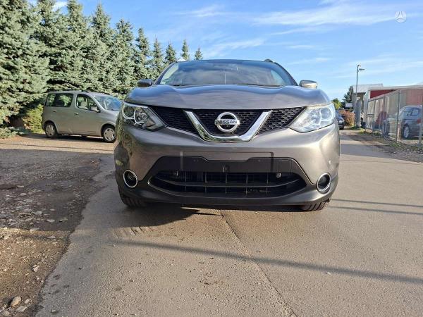 Nissan Qashqai 2016 in Utena on AUTOMOTO.COM.LV Brown Nissan Qashqai 2016 in Utena, with an engine capacity of 1.60 L and mileage of 232 thousand km for 7300 β¬, photo 5 on AUTOMOTO.COM.LV