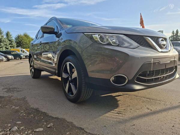 Nissan Qashqai 2016 in Utena on AUTOMOTO.COM.LV Brown Nissan Qashqai 2016 in Utena, with an engine capacity of 1.60 L and mileage of 232 thousand km for 7300 β¬, photo 7 on AUTOMOTO.COM.LV