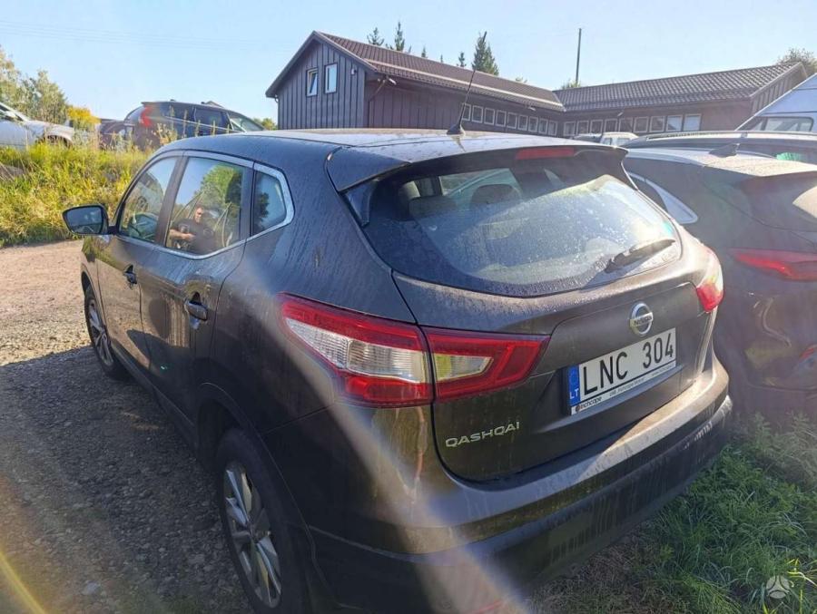 Brown Nissan Qashqai 2016 in Vilnius, with an engine capacity of 1.20 L and mileage of 130 thousand km for 4500 €, photo 6 on AUTOMOTO.COM.LV