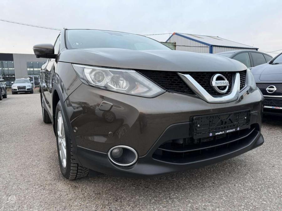 Brown Nissan Qashqai 2017 in Kaunas, with an engine capacity of 1.60 L and mileage of 257 thousand km for 11500 €, photo 4 on AUTOMOTO.COM.LV