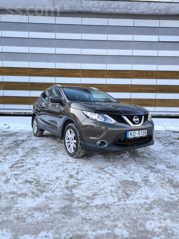 Brown Nissan Qashqai 2017 in Riga, with an engine capacity of 1.60 L and mileage of 76 thousand km for 13500 €, photo 1 on AUTOMOTO.COM.LV