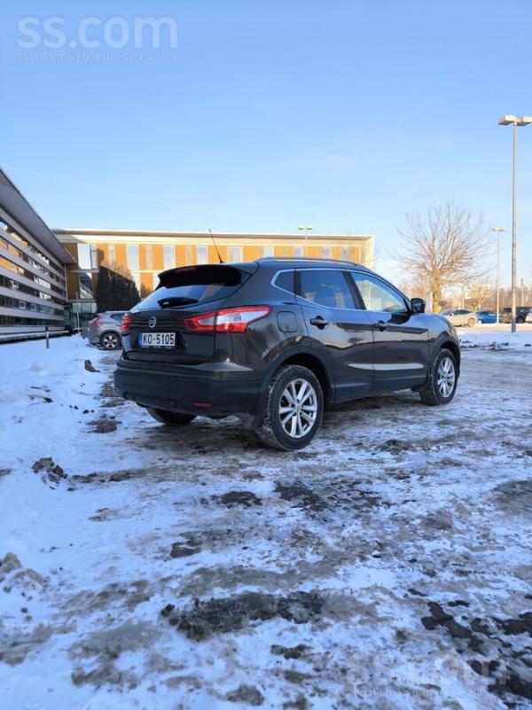 Brown Nissan Qashqai 2017 in Riga, with an engine capacity of 1.60 L and mileage of 76 thousand km for 13500 €, photo 3 on AUTOMOTO.COM.LV