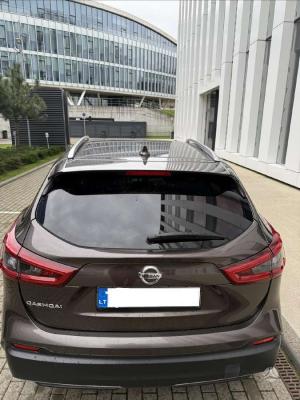 Brown Nissan Qashqai 2017 in Vilnius, with an engine capacity of 1.20 L and mileage of 55 thousand km for 13500 €, photo 4 on AUTOMOTO.COM.LV