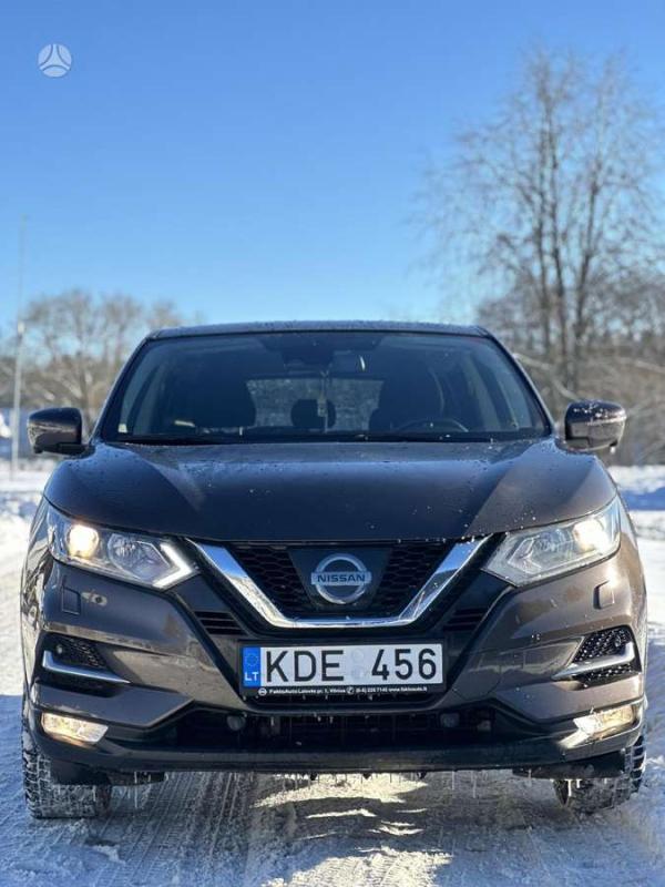 Brown Nissan Qashqai 2017 in Vilnius, with an engine capacity of 1.46 L and mileage of 160 thousand km for 9450 €, photo 1 on AUTOMOTO.COM.LV