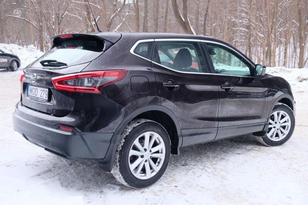 Brūns Nissan Qashqai 2017 Viļņa, ar dzinēja tilpumu 1.20 L un nobraukumu 157 tūkst. km par 11700 €, foto 4 vietnē AUTOMOTO.COM.LV