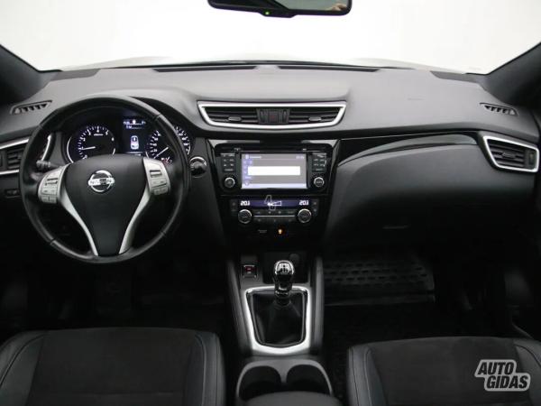 Brown Nissan Qashqai 2017 in Vilnius, with an engine capacity of 1.20 L and mileage of 137 thousand km for 10899 €, photo 2 on AUTOMOTO.COM.LV